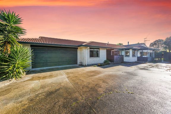 Property value - 100 John F Kennedy Drive, Milson - realestate.co.nz