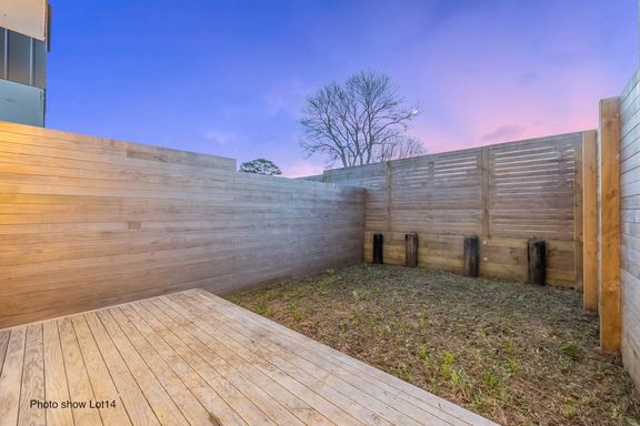 Property value - 8/200 Sunnynook Road, Totara Vale - realestate.co.nz