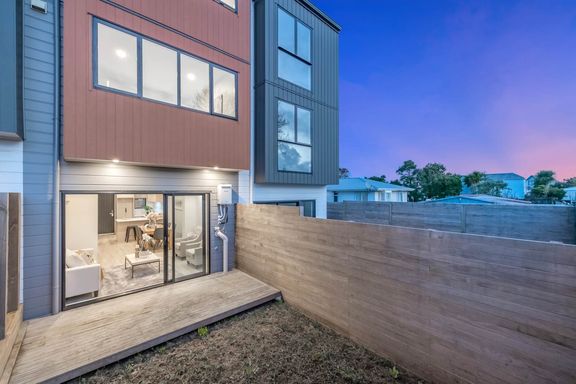Property value - 9/200 Sunnynook Road, Totara Vale - realestate.co.nz