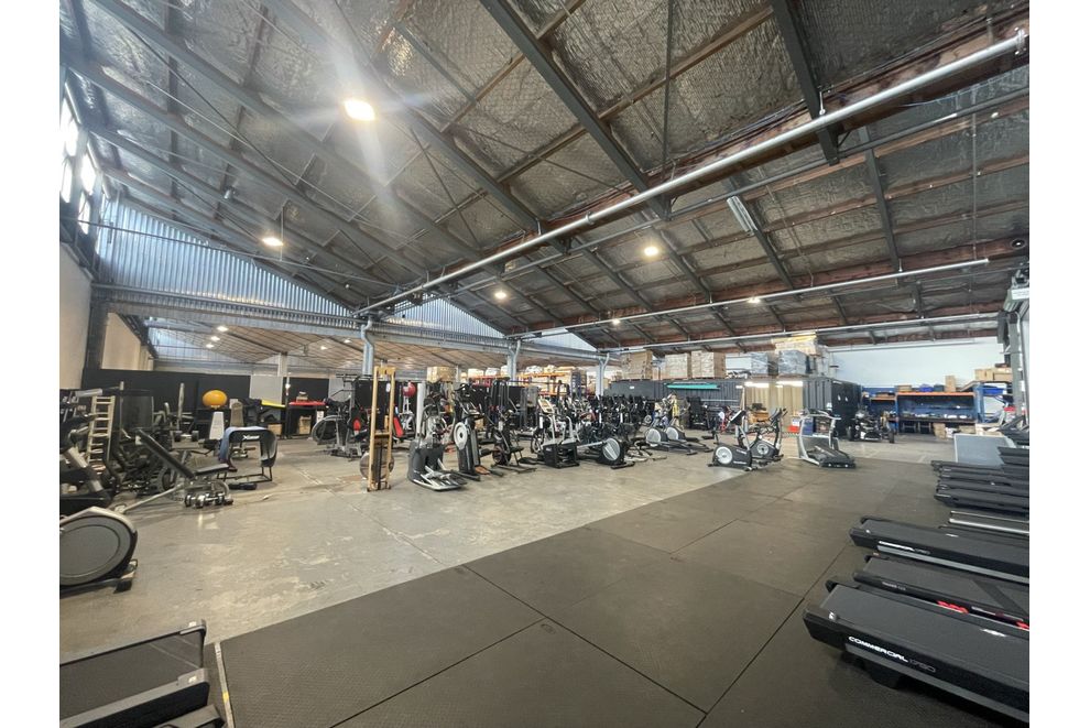 For lease Medium Stud with Drive-through Breezeway - realestate.co.nz