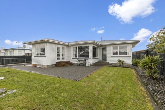 Property value - 16 Abraham Crescent, Milson - realestate.co.nz
