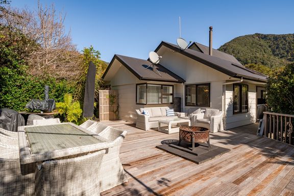 Property value - 5 Matai Street, Tennyson Inlet - realestate.co.nz