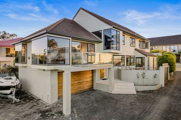 Property value - 2/28 Orchard Road, Waiake - realestate.co.nz
