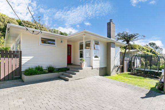 Property value - 10 Leona Way, Paparangi - realestate.co.nz