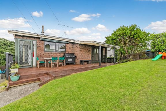 Property value - 90 Howard Road, Orere Point - realestate.co.nz