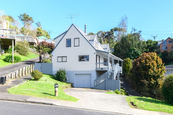 Property value - 11A Noeleen Street, Glenfield - realestate.co.nz