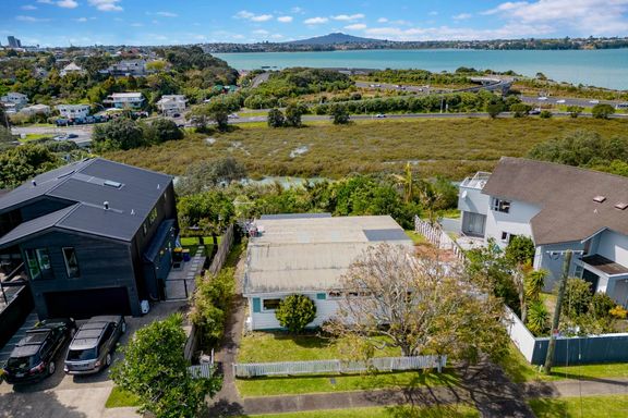 Property value - 23 Waimana Avenue, Northcote Point - realestate.co.nz