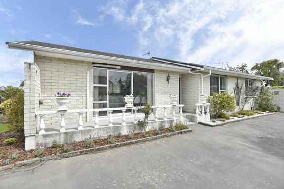 Property value - 43 Valecrest Avenue, Parklands - realestate.co.nz