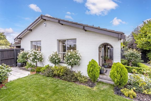 Property value - 8A Woodstock Place, Russley - realestate.co.nz