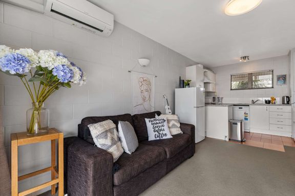 Sold - 32 Blockhouse Bay Road, Avondale - realestate.co.nz