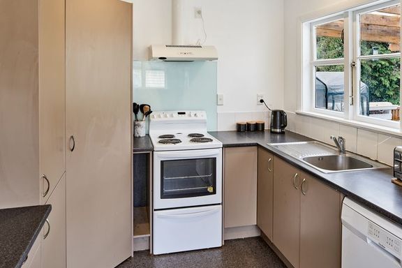 Property value - 9 Bledisloe Crescent, Wainuiomata - realestate.co.nz