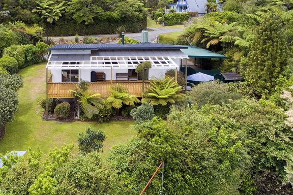 Property value - 18 Nikau Street, Tennyson Inlet - realestate.co.nz