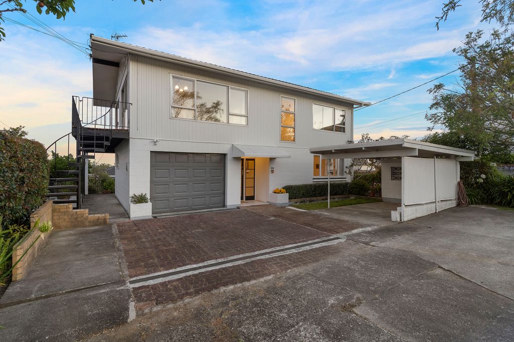 Property value - 2/253 Glenfield Road, Hillcrest - realestate.co.nz