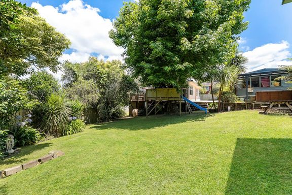 Property value - 8 Kemp Road, Massey - realestate.co.nz