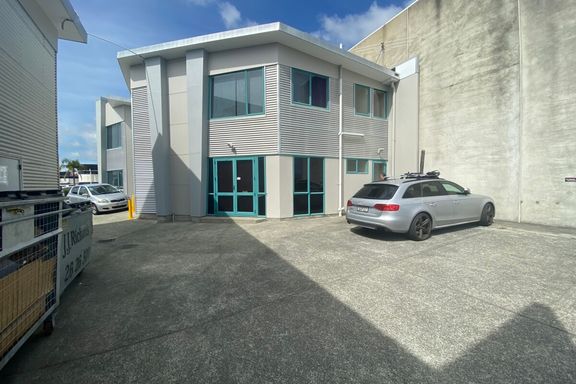Property value - 35 Paramount Drive, Henderson - realestate.co.nz