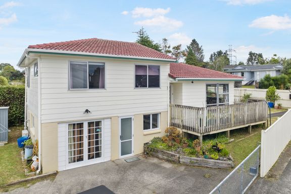 Property value - 17 Cherry Tree Place, Massey - realestate.co.nz