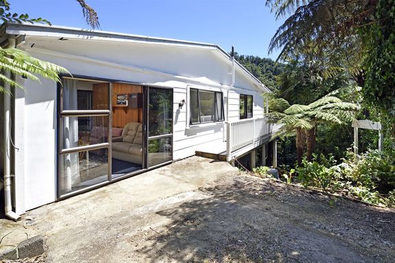 Property value - 20 Nikau Street, Tennyson Inlet - realestate.co.nz