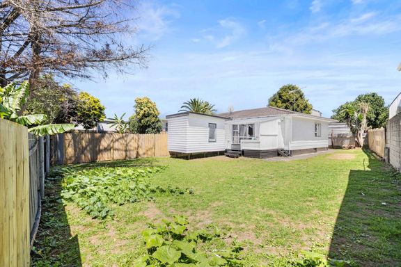 Property value - 2/9 Slim Place, Clendon Park - realestate.co.nz