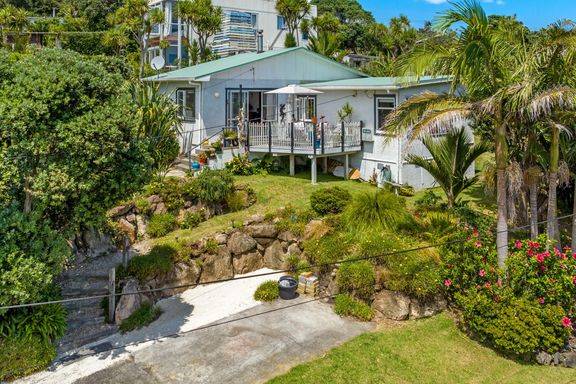 Sold - 5 Berridge Road, Muriwai - realestate.co.nz