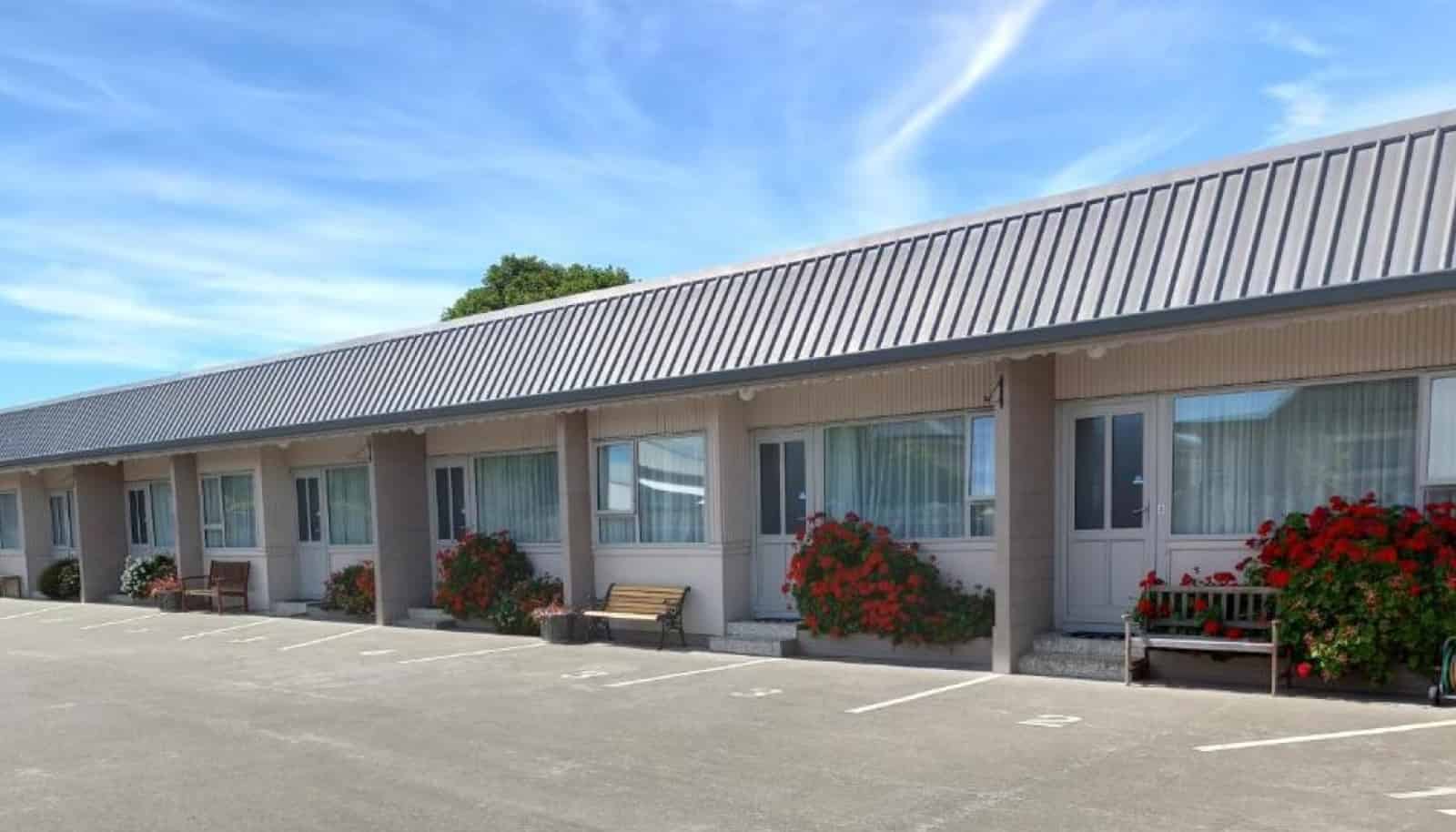 For lease 14 Room Motel and 4 Bedroom Home Entry Level Price ...