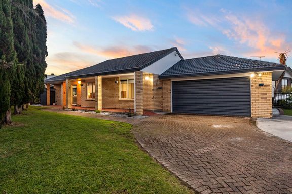 Sold - 11 Rosemead Place, Randwick Park - realestate.co.nz