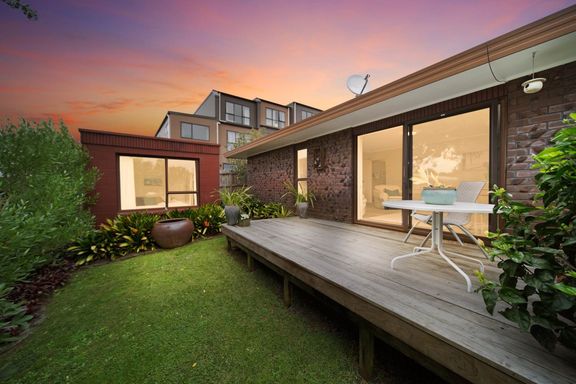 Property value - 2/58 Highland Park Drive, Highland Park - realestate.co.nz