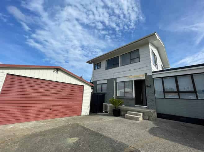 Botany Downs Homes and Real Estate for Rent - realestate.co.nz