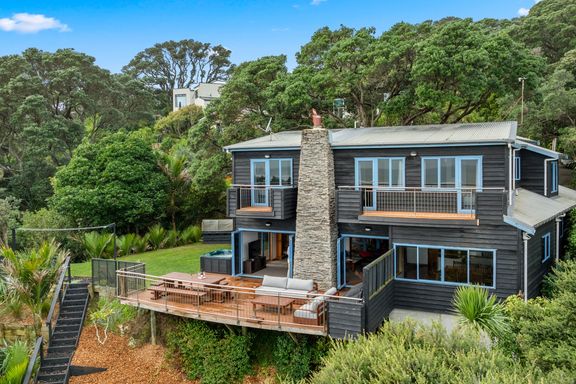 Property value - 84 Domain Crescent, Muriwai - realestate.co.nz