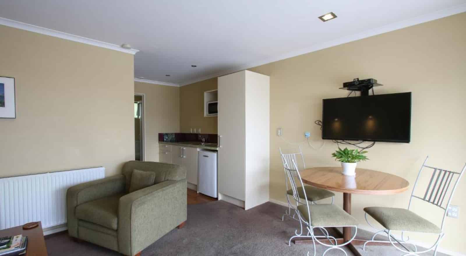 For sale Tidy and Very Profitable 12 Unit Complex - realestate.co.nz