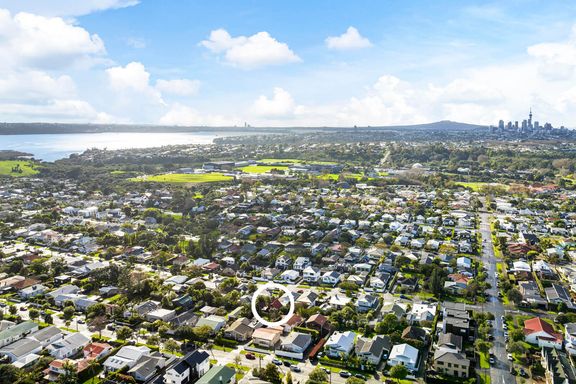 Sold - 42A Kiwi Road, Point Chevalier - realestate.co.nz