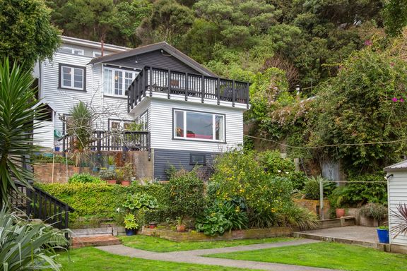 Sold - 22 Tawa Street, Eastbourne - realestate.co.nz