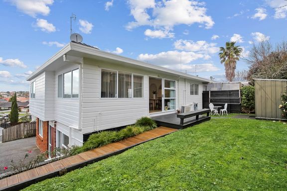 Property value - 2/29 Edendale Road, Somerville - realestate.co.nz
