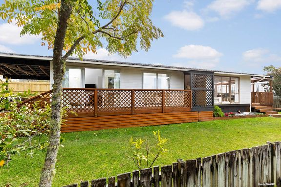 Property value - 1/27 Ayton Drive, Totara Vale - realestate.co.nz