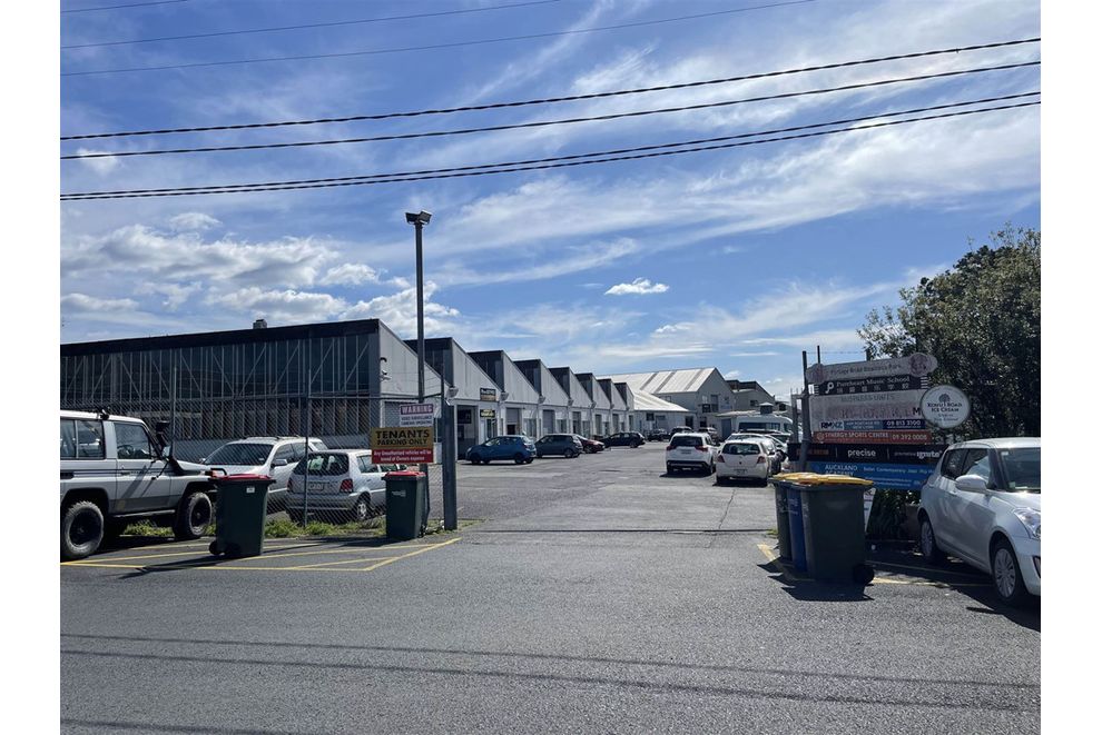 For lease 44H Portage Road, New Lynn - realestate.co.nz