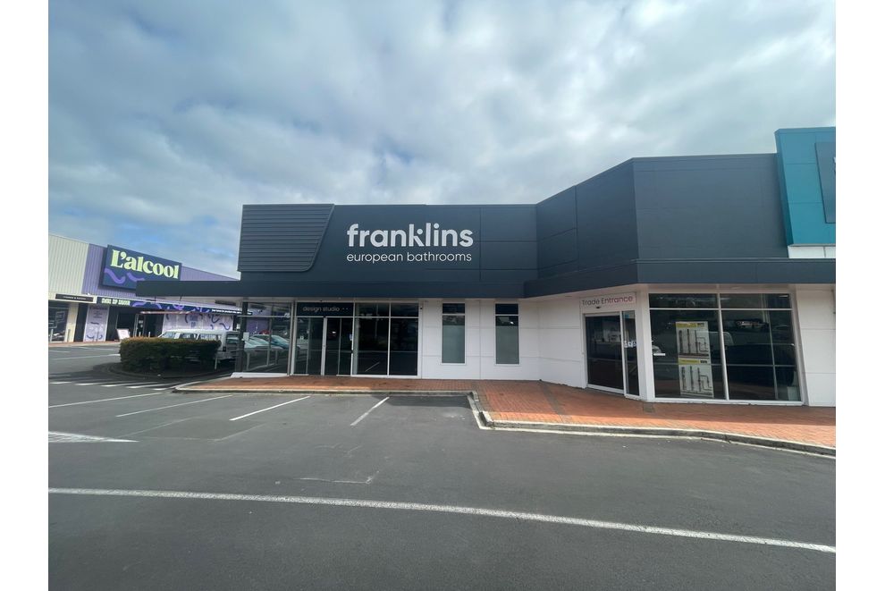 For lease 7/60 Constellation Drive, Rosedale - realestate.co.nz