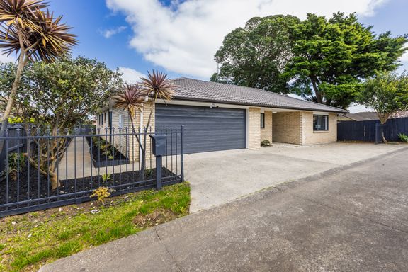 Property value - 12 Mark Edgar Place, Clendon Park - realestate.co.nz