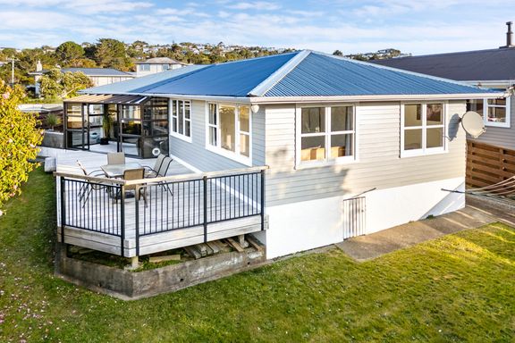 Property value - 35 Lynda Avenue, Paparangi - realestate.co.nz