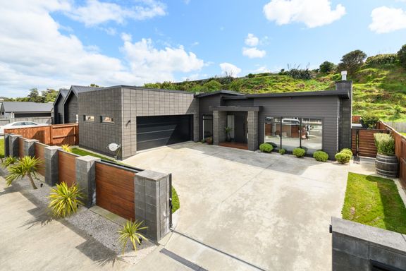 Sold - 35 Freedom Drive, Kelvin Grove - realestate.co.nz
