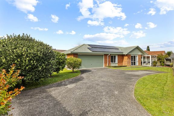Sold - 27 Rosemead Place, Randwick Park - realestate.co.nz