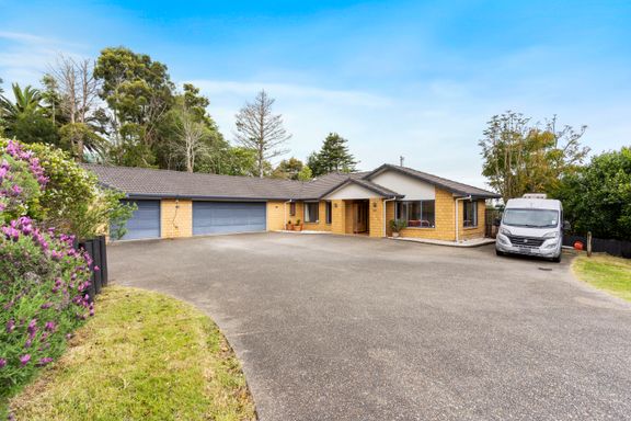 Sold - 577 Redoubt Road, Flat Bush - realestate.co.nz