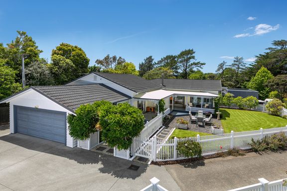 Sold - 49A Roland Road, Greenhithe - realestate.co.nz