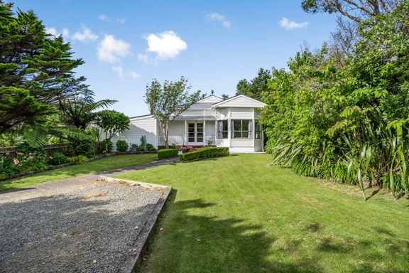 Property value - 8 Stratton Street, Normandale - realestate.co.nz