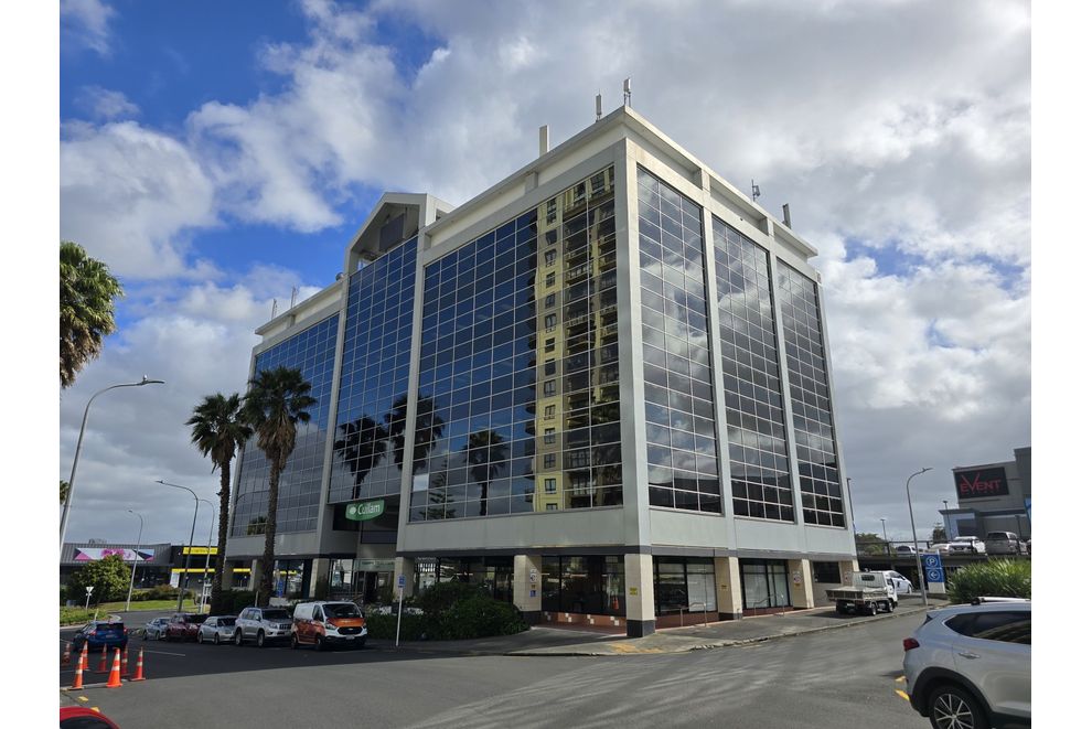 For lease 15 Osterley Way, Manukau - realestate.co.nz