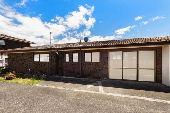 Sold - 2/495 Blockhouse Bay Road, Blockhouse Bay - realestate.co.nz