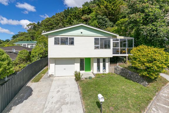Sold - 27 Turriff Crescent, Tawa - realestate.co.nz