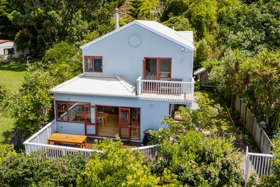 Property value - 61 Breaker Bay Road, Breaker Bay - realestate.co.nz