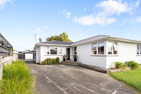 Sold - 15 Kettle Avenue, Awapuni - realestate.co.nz