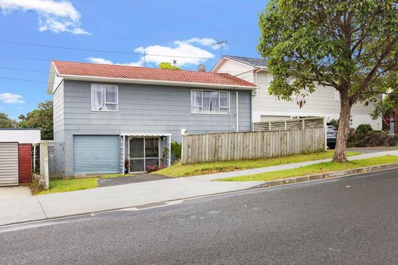 Sold - 2/16 Craigbank Avenue, New Lynn - realestate.co.nz
