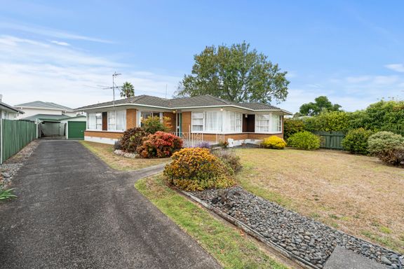 Sold - 21 Hedge Row, Sunnyhills - realestate.co.nz