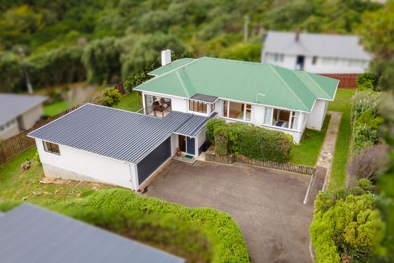 Sold - 30 Tawa Terrace, Tawa - realestate.co.nz